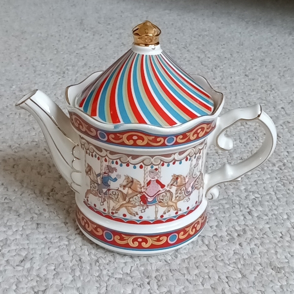 wellington | Kitchen | Wellington Carousel Teapot Made In England From ...